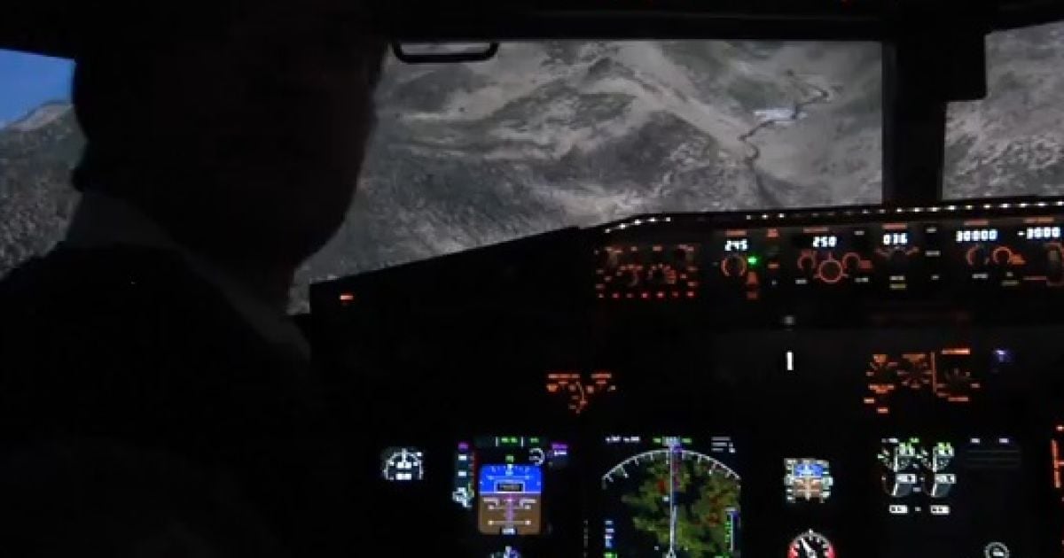 Аварію лайнера Airbus A-320 відтворили на авіасимуляторі — Світ