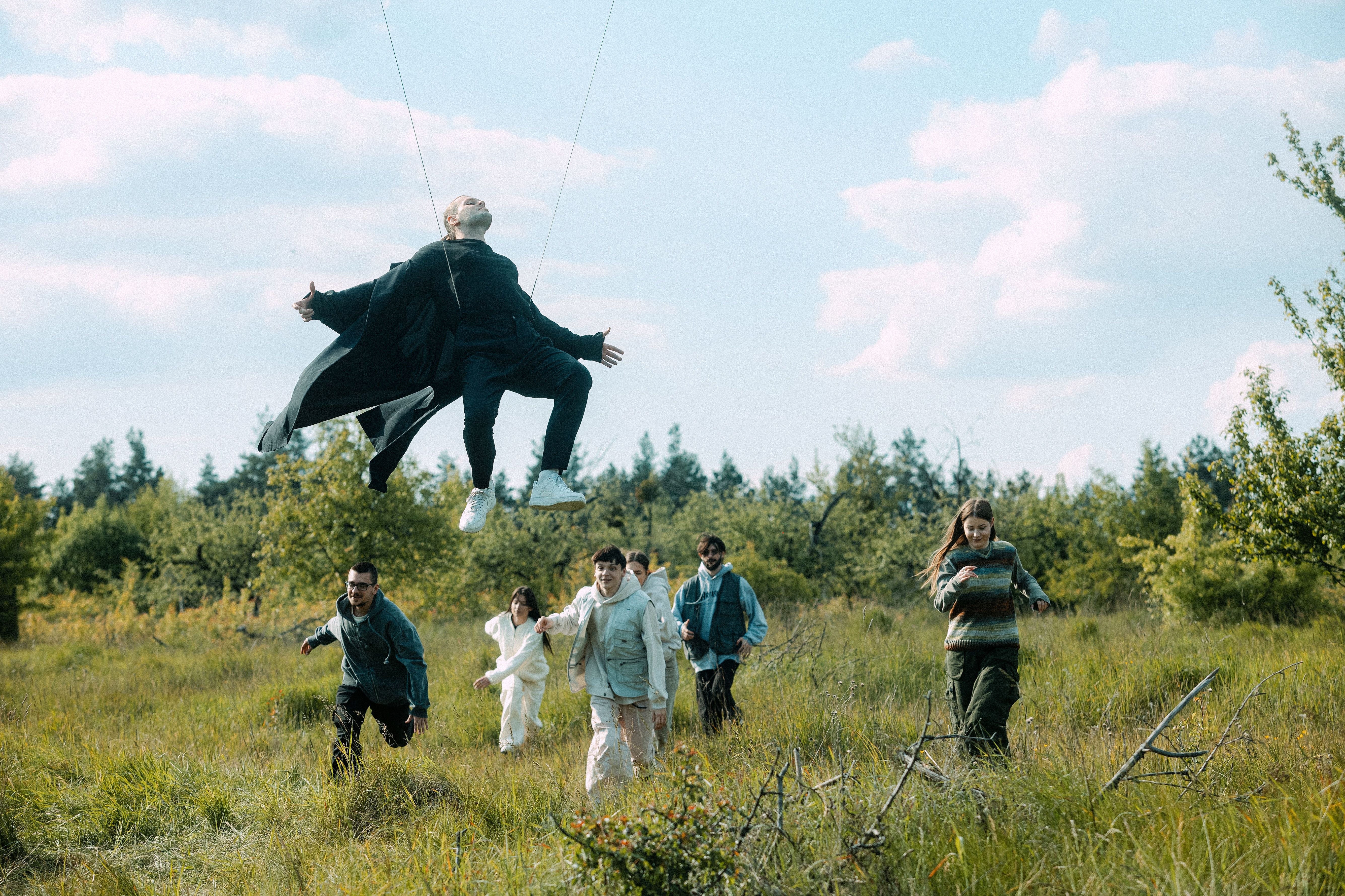 Дочь Елены Кравец Мария снялась в клипе певца Cheev на песню Таро ...