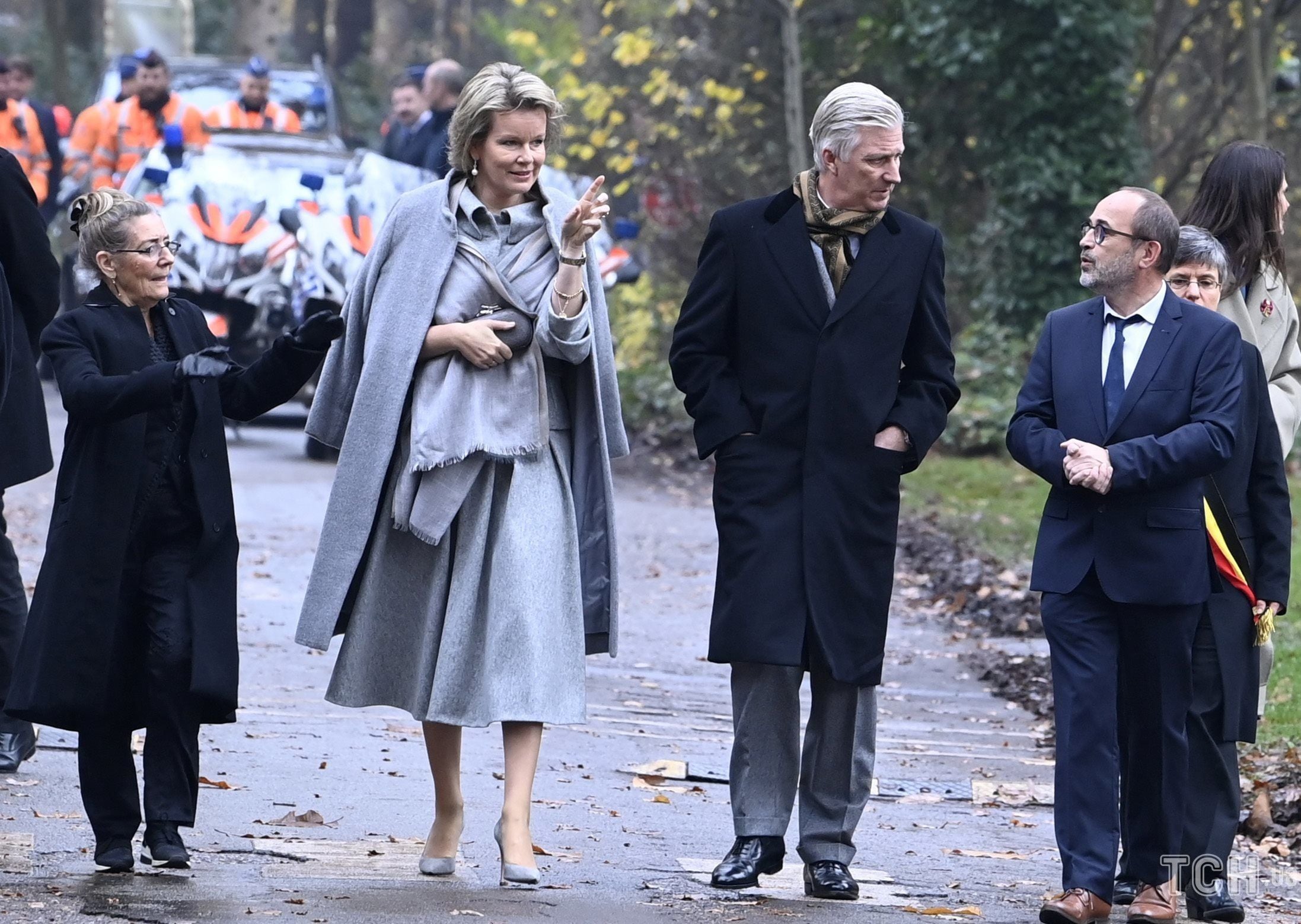 У total grey look: королева Матильда продемонструвала ефектний образ ...