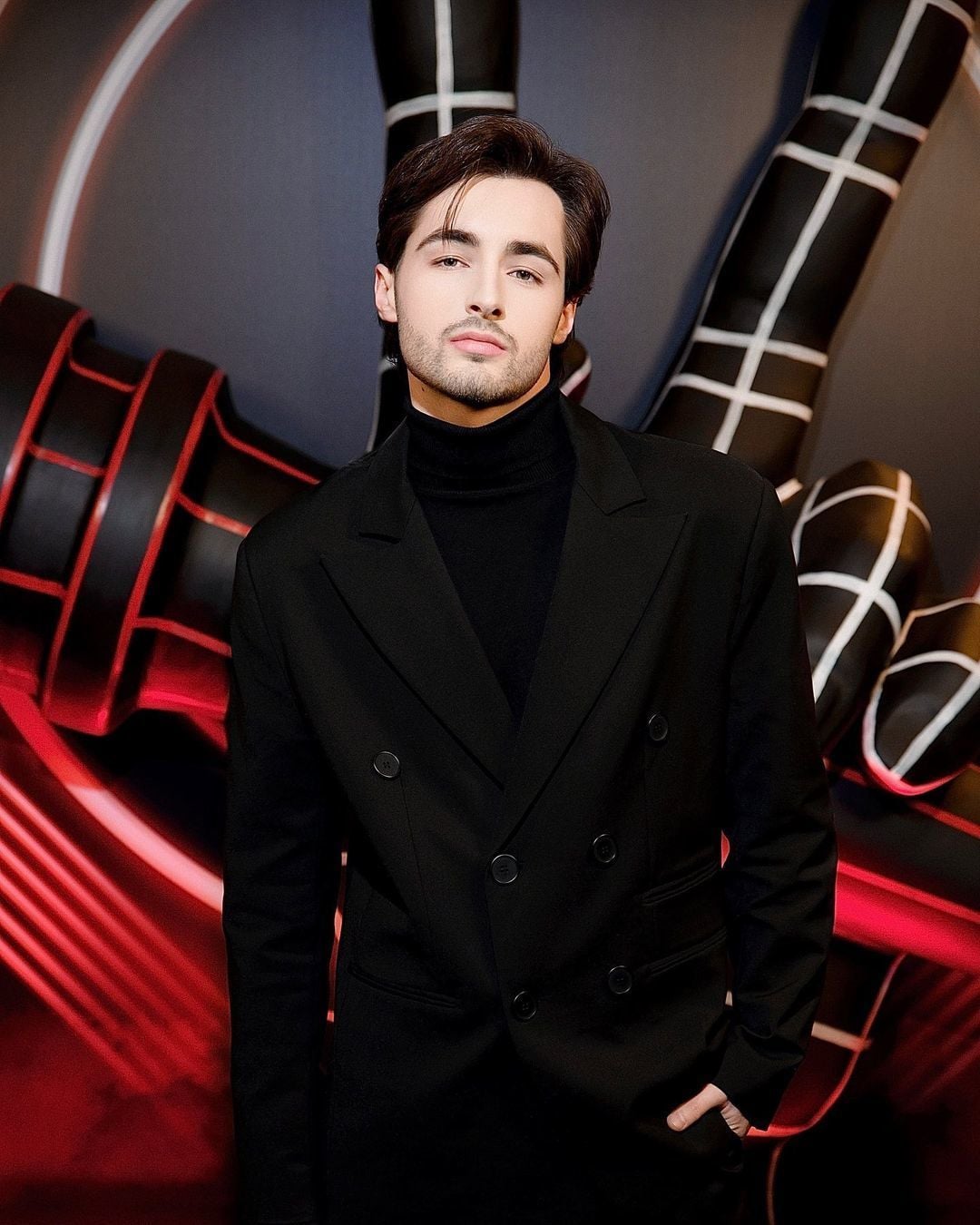 Новини шоу-бізнесу: KHAYAT розповів, чому зараз майже живе у потягу ...