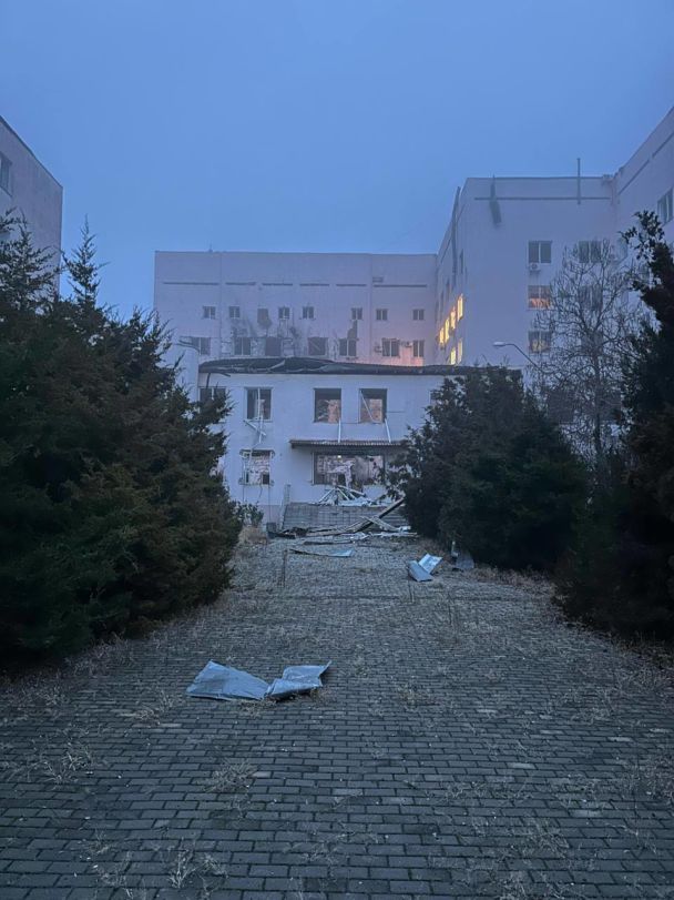 The Russians struck a Cancer Center in Kherson with guided aerial bombs ...