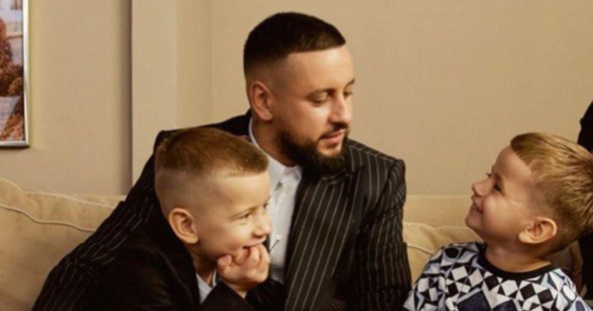 MONATIK показав відео, як вчив маленьких синів кататися на скейті на ...