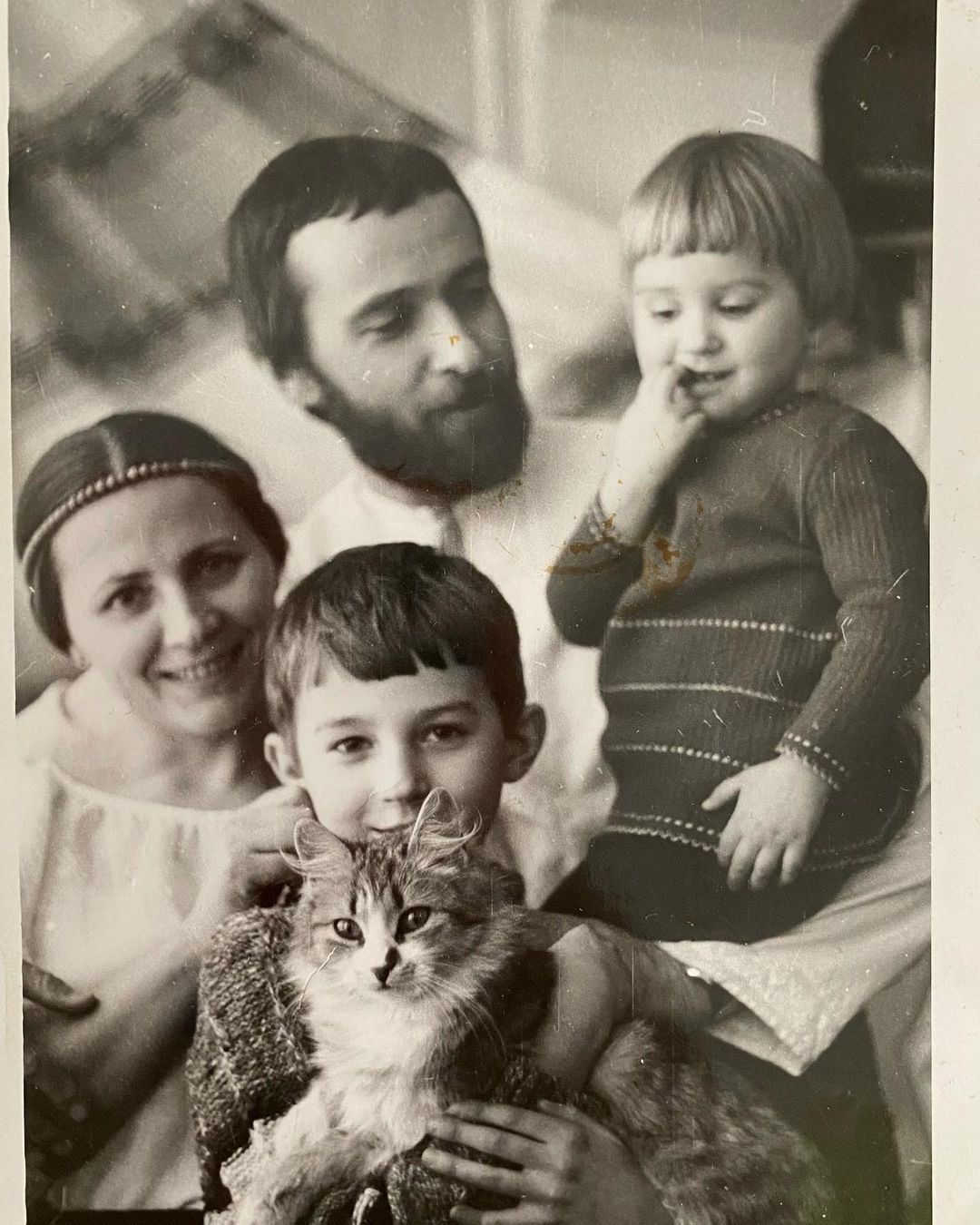 Тоня Матвиенко показала своих родителей и поздравила их с золотой ...