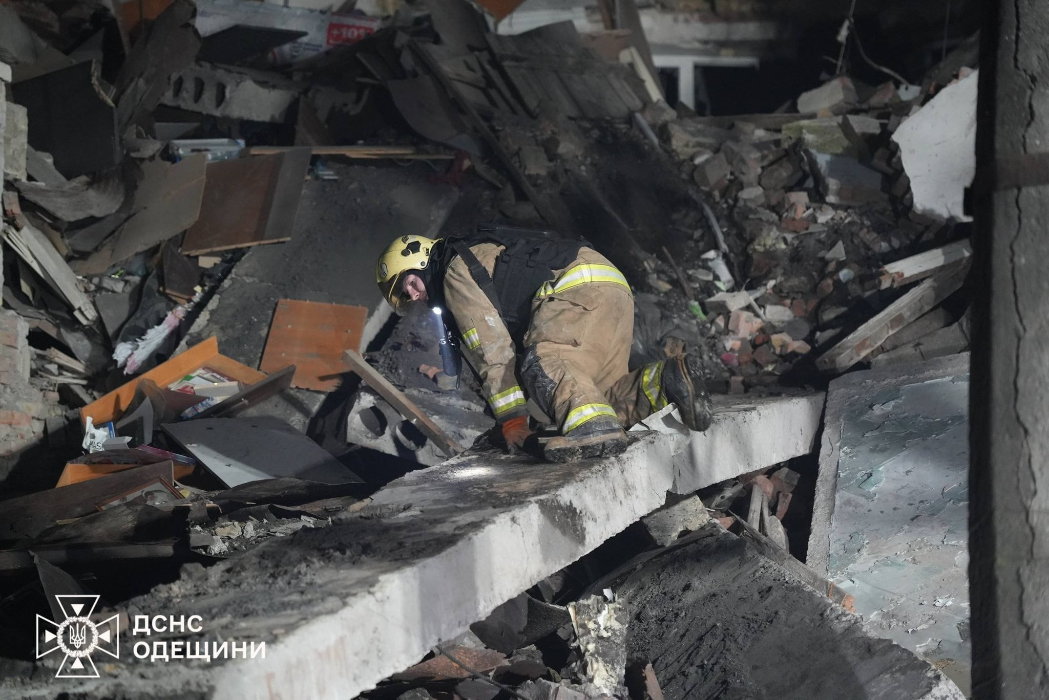 Drones destroy residential buildings in a city, search for people under ...