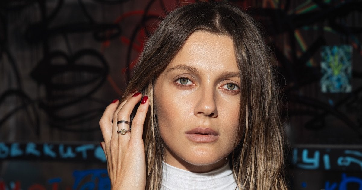 KOLA Кофеїн – співачка презентувала емоційну пісню з глибоким підтекстом — Шоу-бізнес