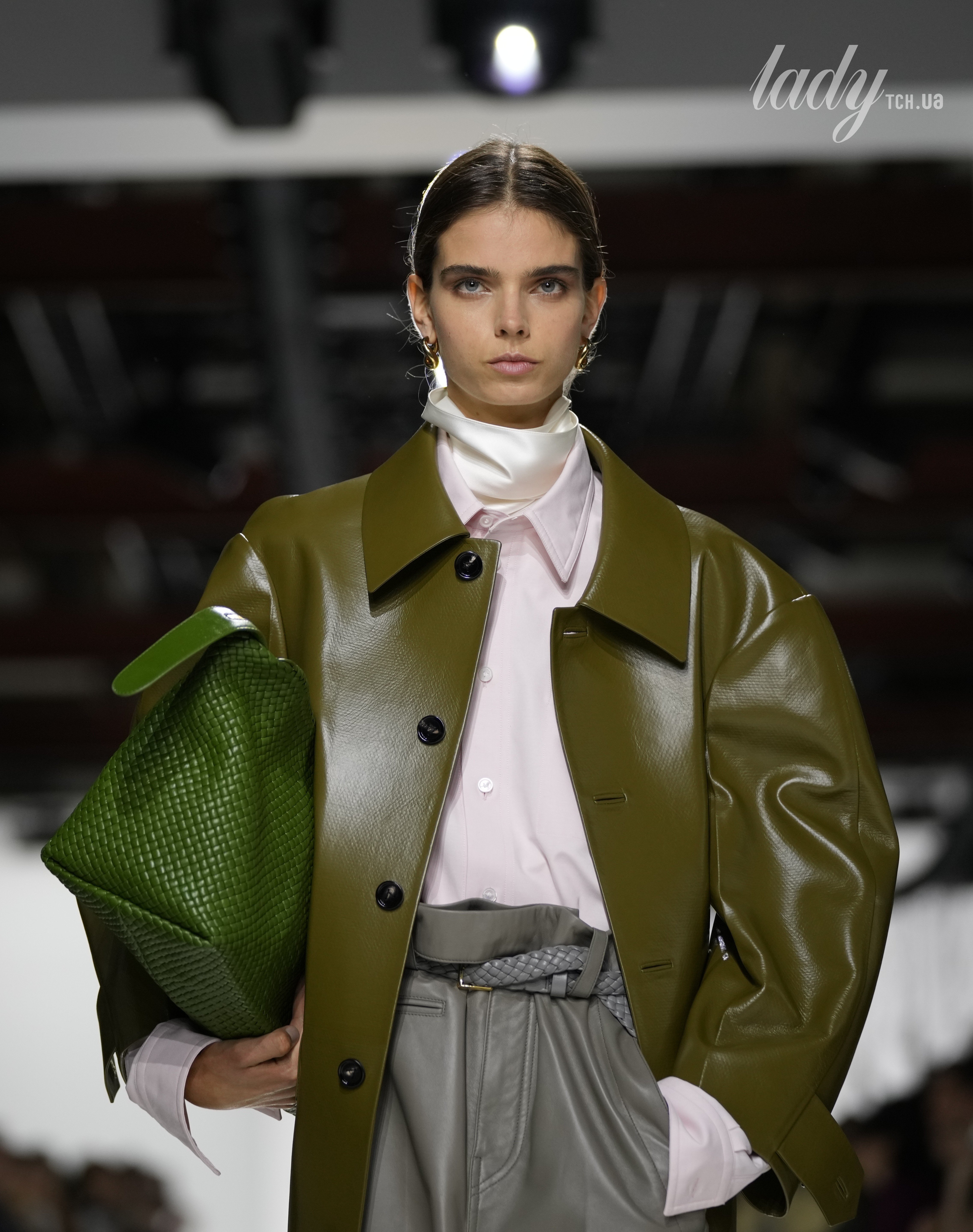 Показ Bottega Veneta весна-літо 2026 - дебют Луїзи Троттер і ...