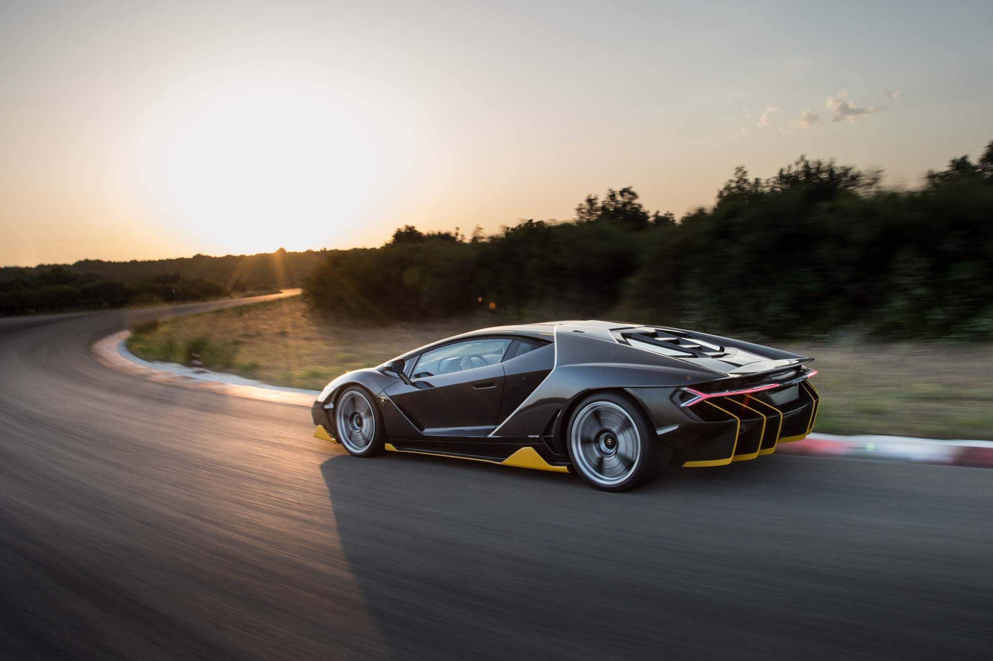 Lamborghini протестировала юбилейный Centenario LP770-4 на треке (Видео ...
