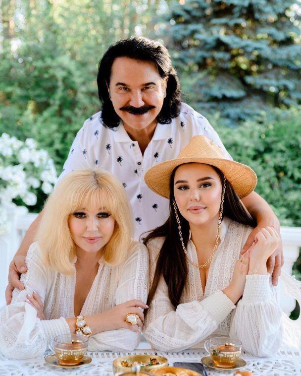 Новости шоу-бизнеса: Павел Зибров похвастался семейной идиллией и ...