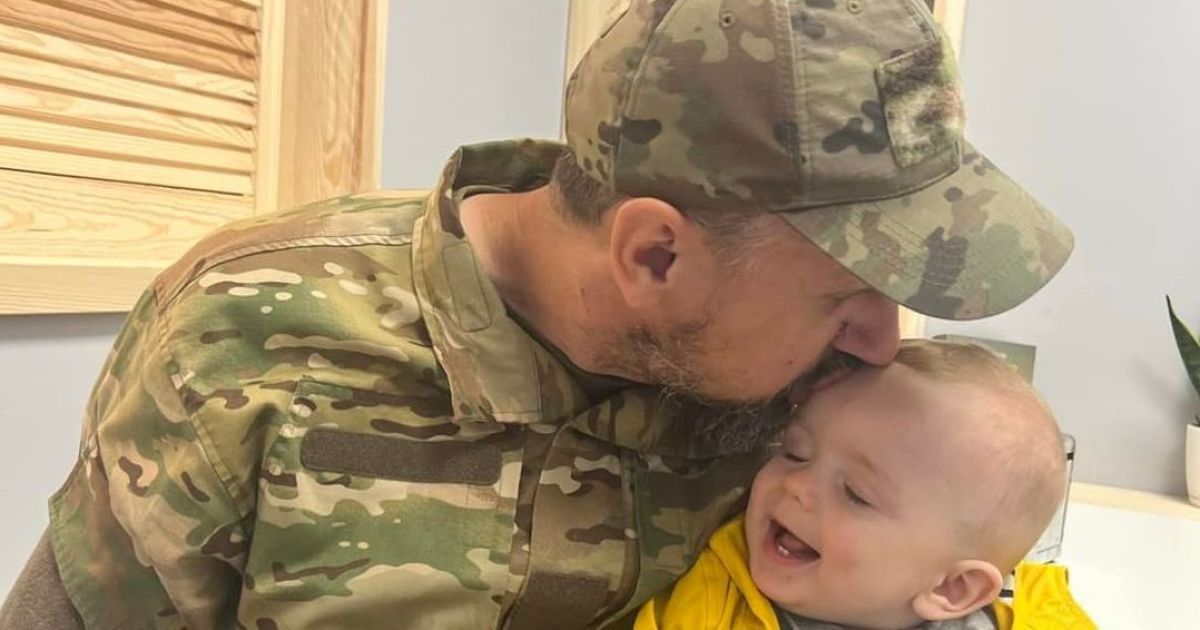 Дружина Олега Сенцова показала, як із чоловіком сина з першим днем ...