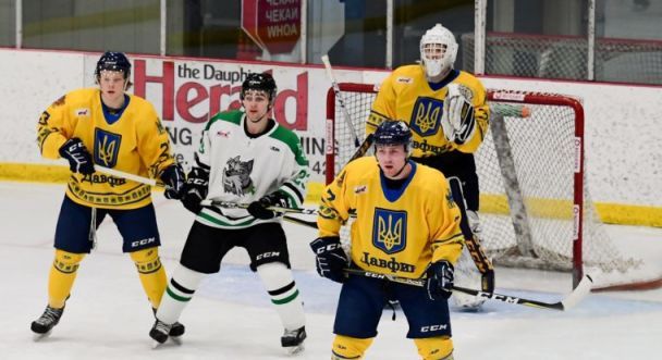 Канадские хоккеисты вышли на матч в форме с украинской символикой ...