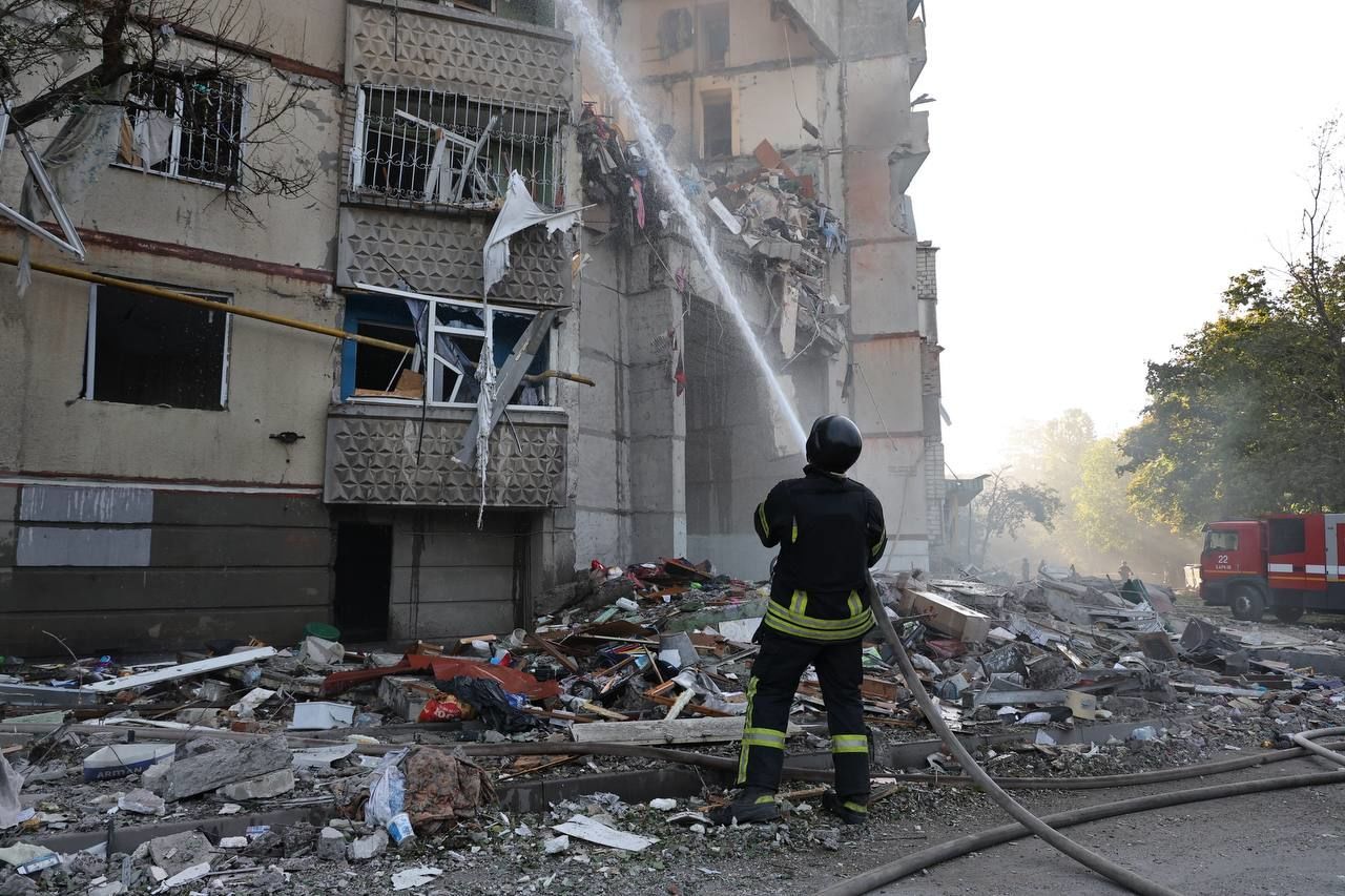Russia struck Kharkiv with guided aerial bombs: a high-rise building ...
