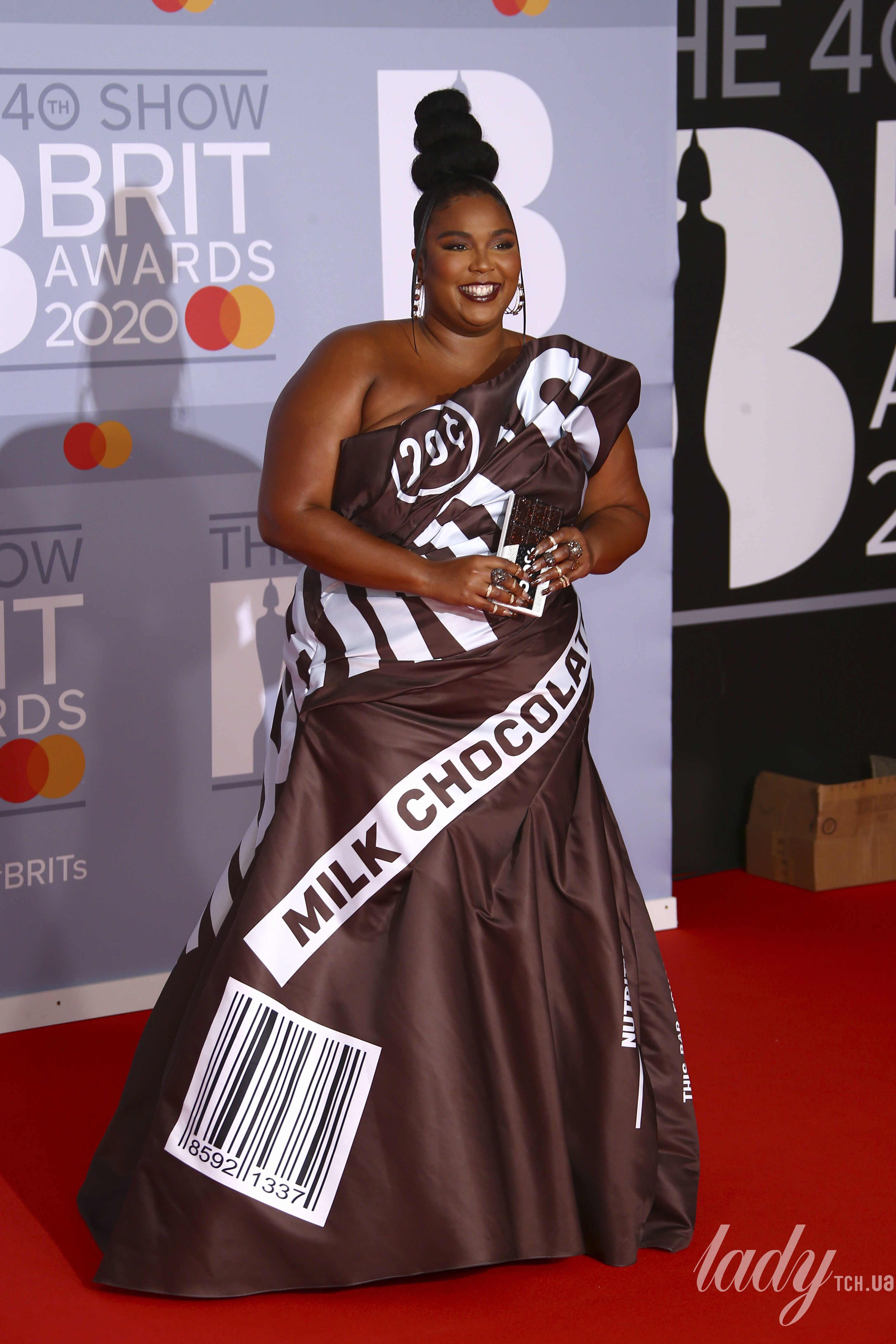 Lizzo у корсетній сукні продемонструвала схудлу фігуру — Шоу-бізнес