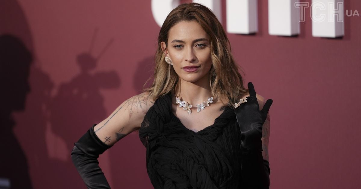 Дочка Майкла Джексона продемонструвала ноги на червоній доріжці у ...