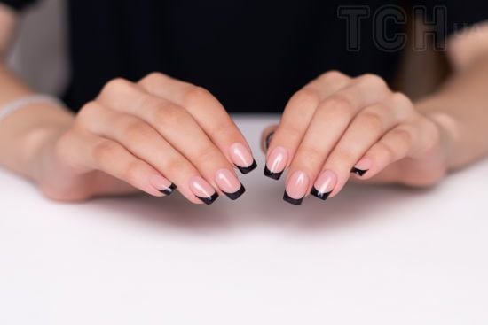 Як зробити французький манікюр за допомогою спонжа незвичний лайфгак з Tiktok Читайте на Ukr Net