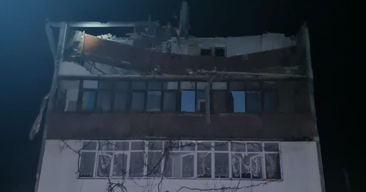 The occupiers dropped an aerial bomb on a 5-story building in Myrnohrad ...
