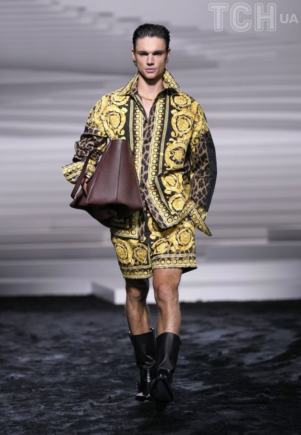 Дім Versace презентував колекцію осінь-зима 2024-2025 у Мілані - фото — Писк моди