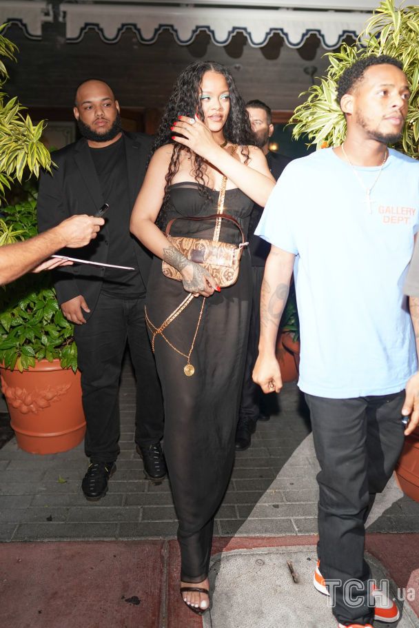 Ріанна сходила з бойфрендом на романтичну вечерю у Маямі - фото — Шоу ...