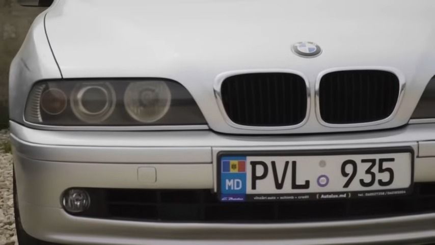 Водія, який протягнув копа автомобілем знайдено: його біографія вас ...