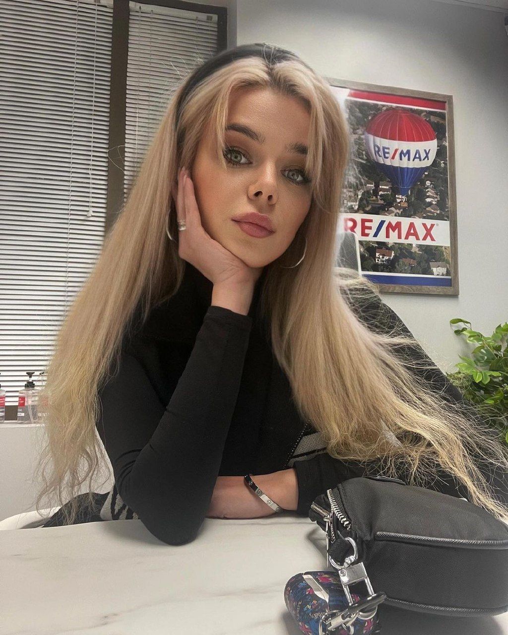 Аліна Гросу у стильному вбранні натякнула на створення нового хіта ...