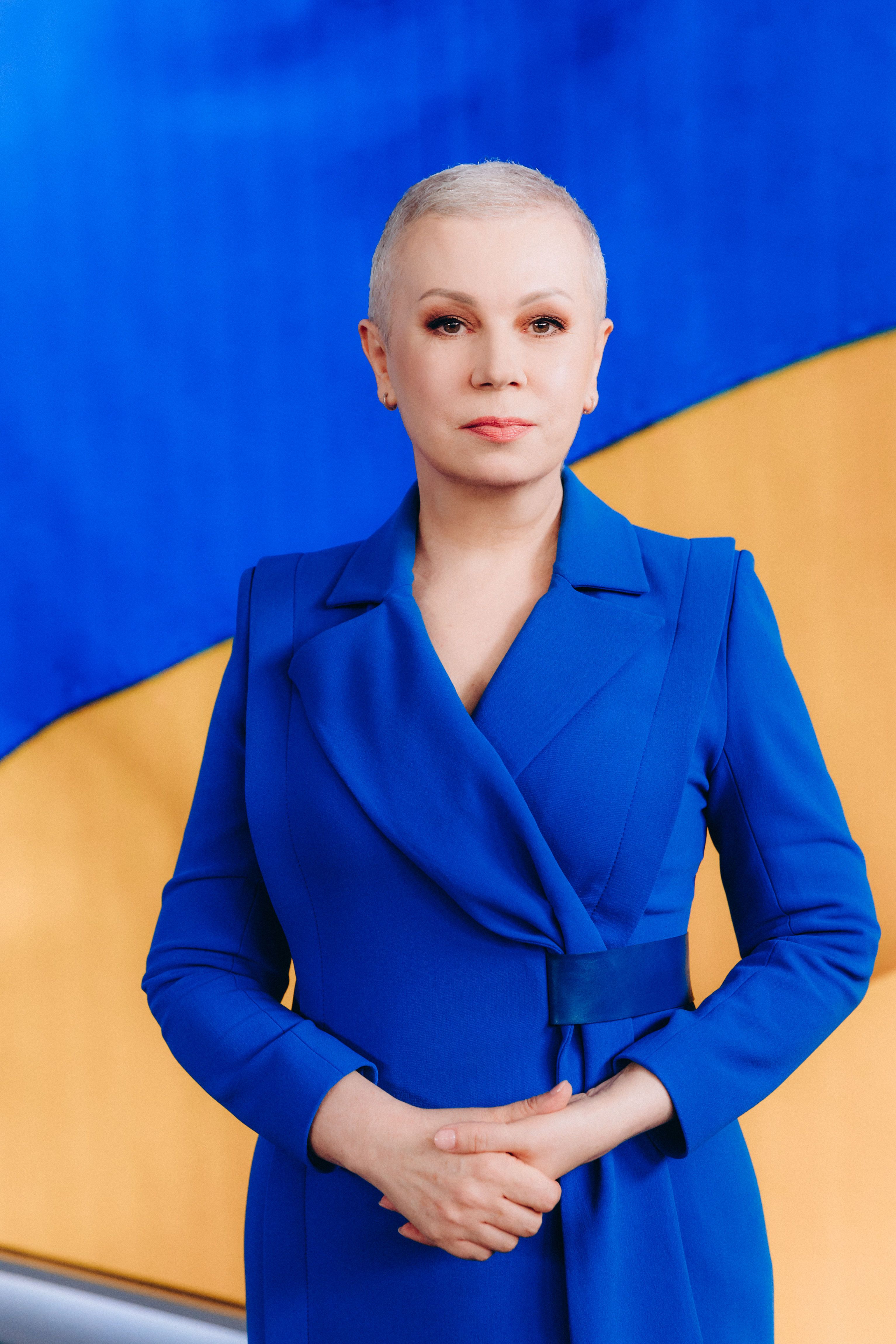 Новини шоу-бізнесу: Алла Мазур у свій день народження заінтригувала ...