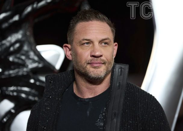 Том Харди в образе total black появился на премьере третьей части ...