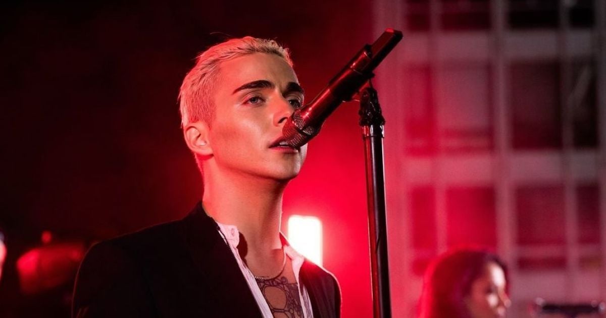 MELOVIN вперше показав дівчину, якій нібито зробив пропозицію: фото ...