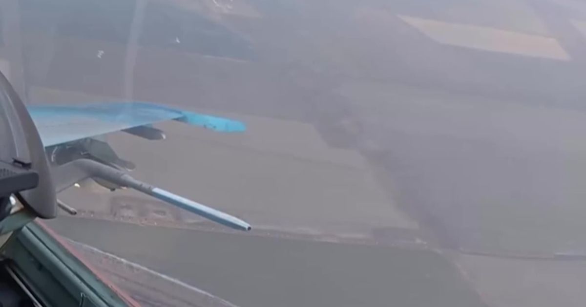 Видео — Украинские пилоты показали эффектное применение бомбы Mk83 из ...