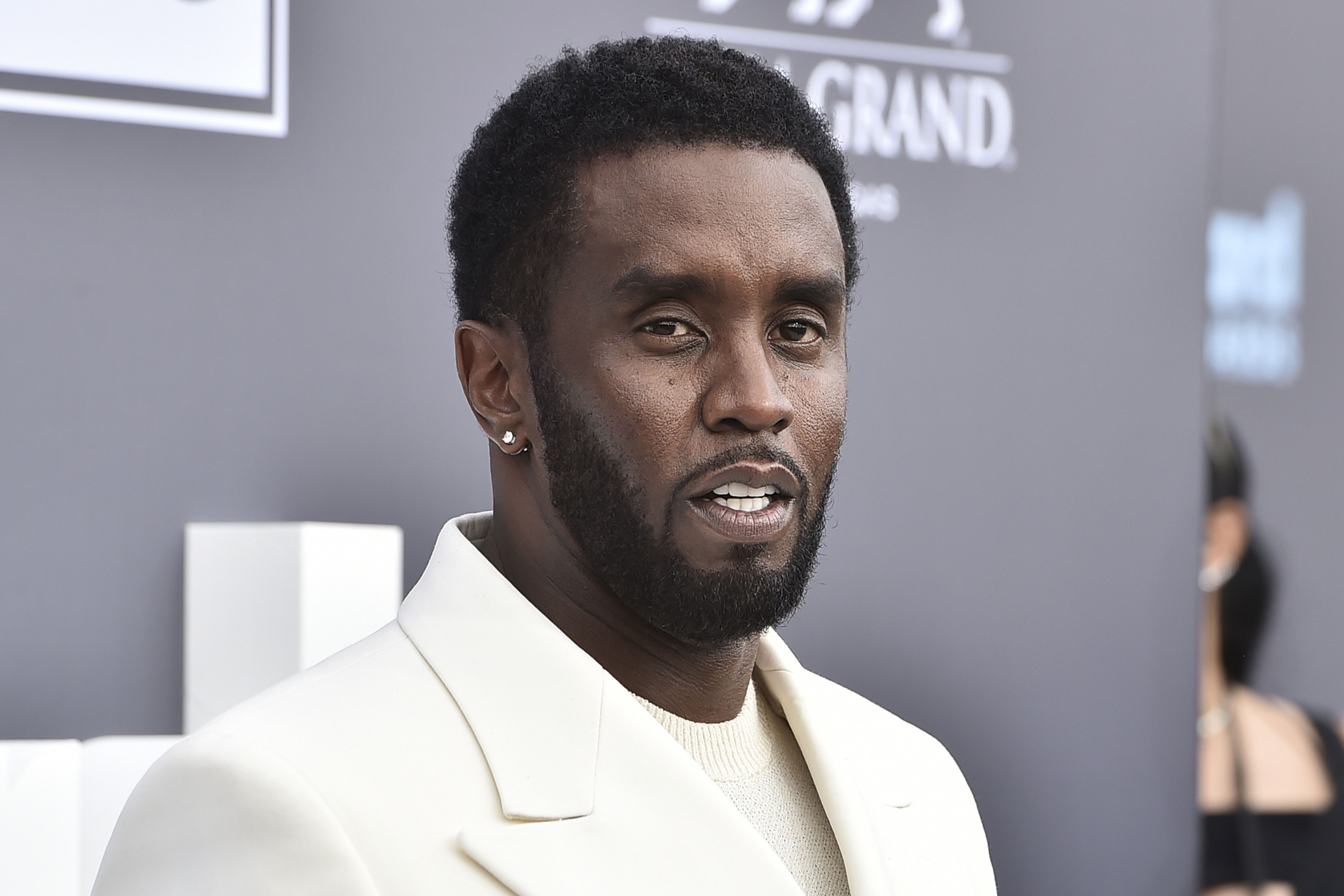 Ексдівчина Репер P. Diddy звинуватила його у зґвалтуваннях і побитті ...