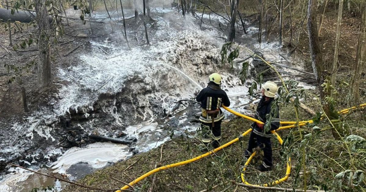 Вибух нафтопроводу на Прикарпатті у річці зросла концентрація