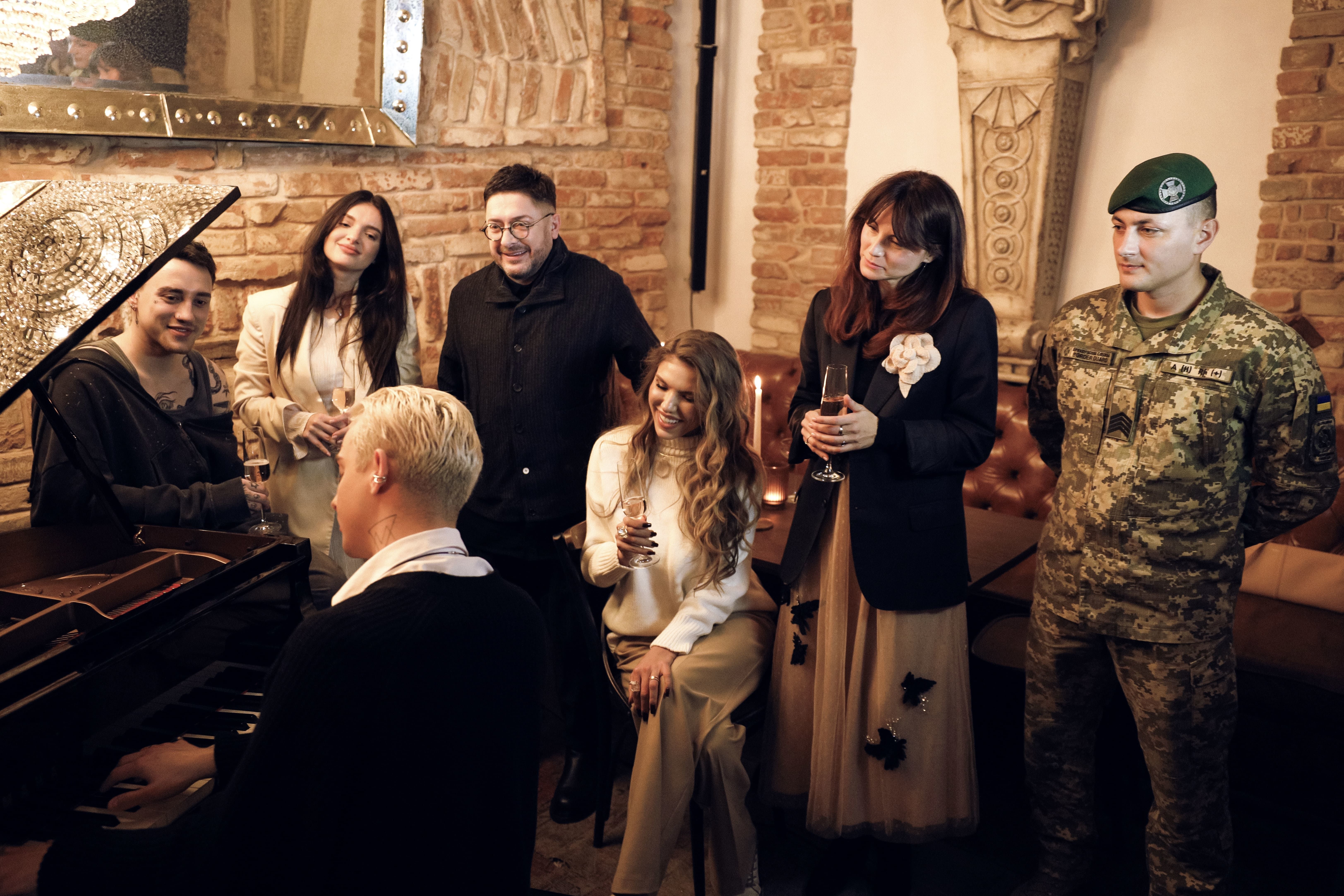 MELOVIN после признаний в романе со SWOIIA заговорил о рождении детей: видео, фото | Новости шоу ...