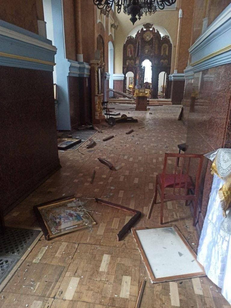 Новини Харкова: снаряд окупантів влучив в Успенський собор