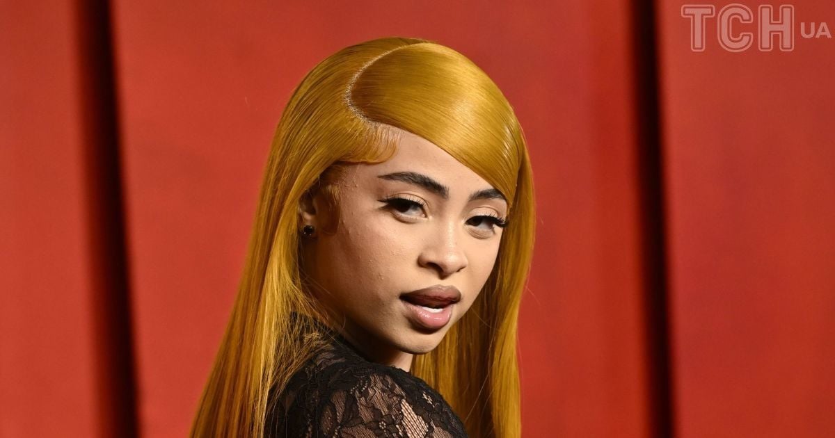 Without complexes: the rapper showed off her lush buttocks and breasts ...