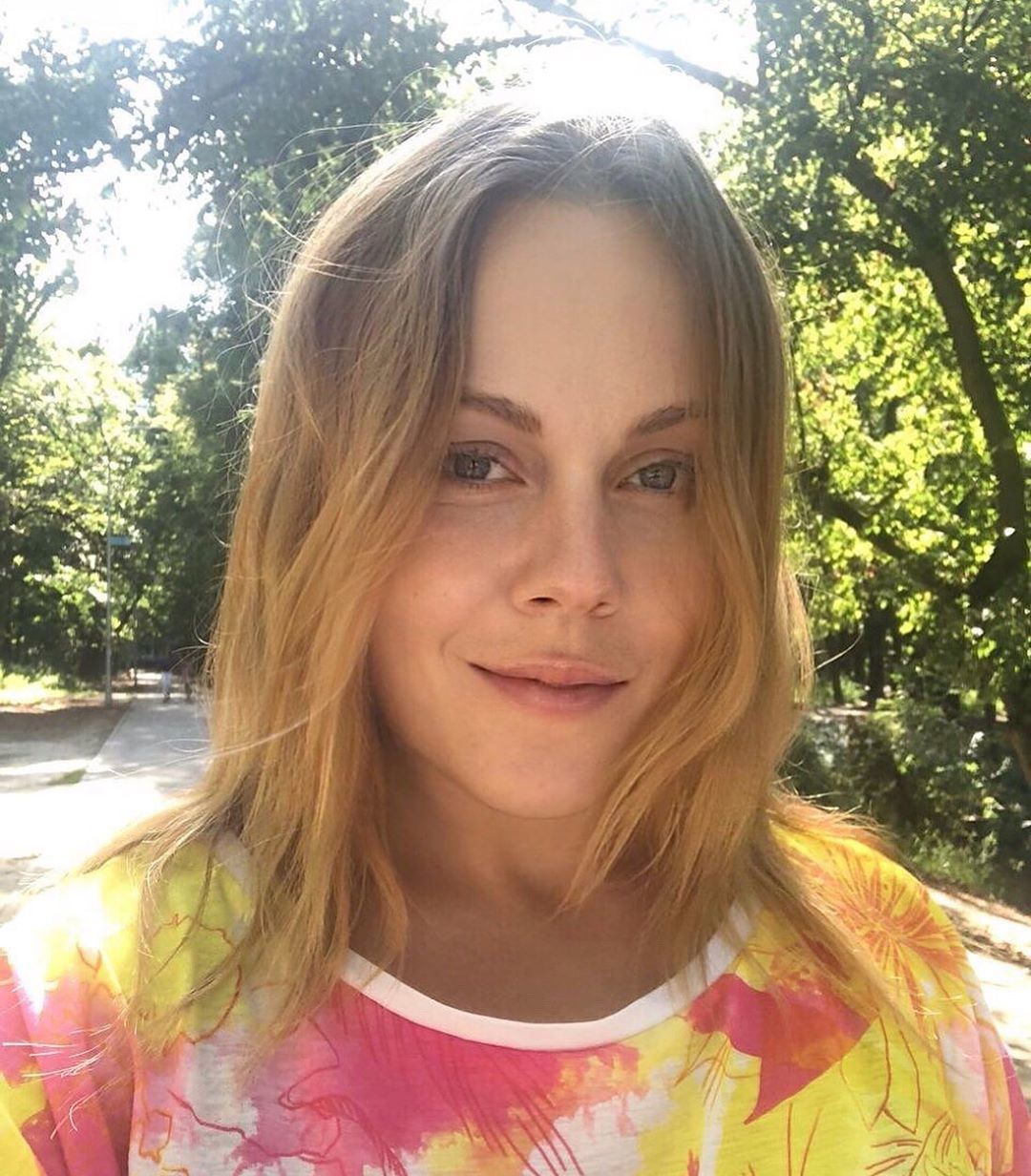 Alyosha поділилася знімком з прогулянки з донькою — фото — Шоу-бізнес