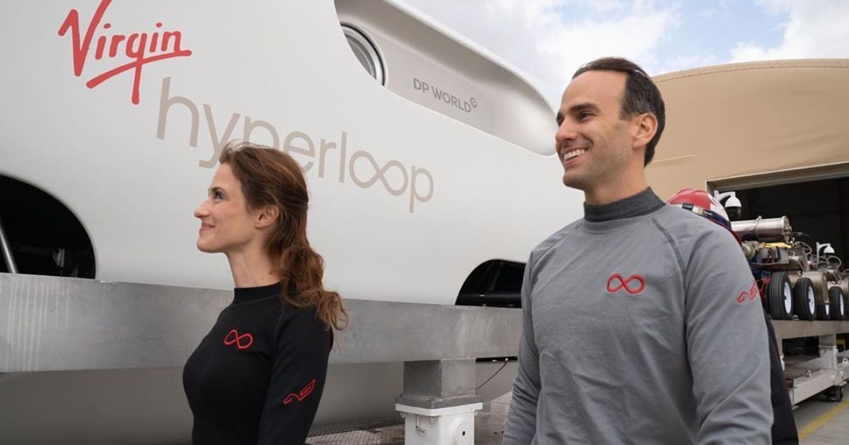 Virgin Hyperloop провела перше випробування вакуумного поїзда з реальними пасажирами — Туризм