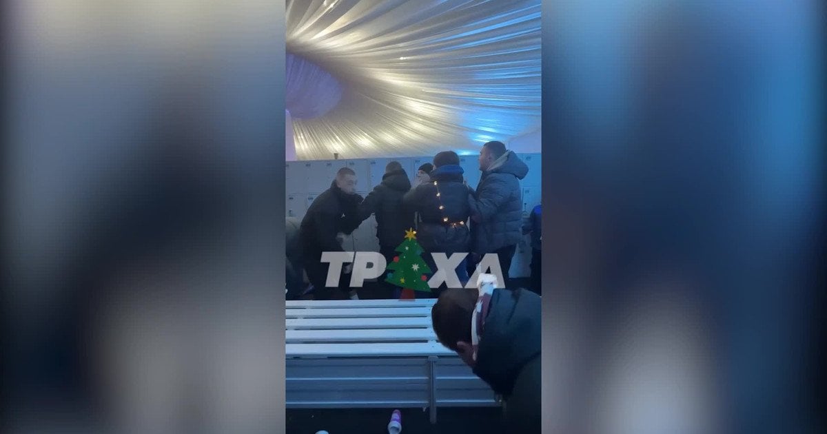 В Киеве произошла драка возле катка — Страница видео