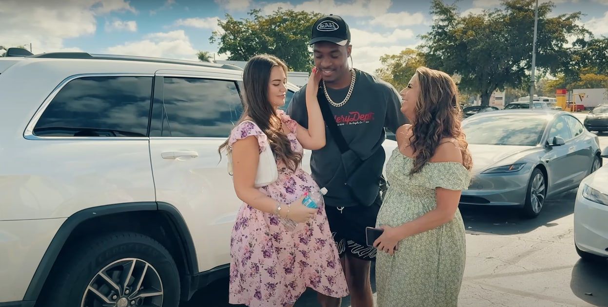 Мама и дочь ждут детей от одного мужчины — Курьезы