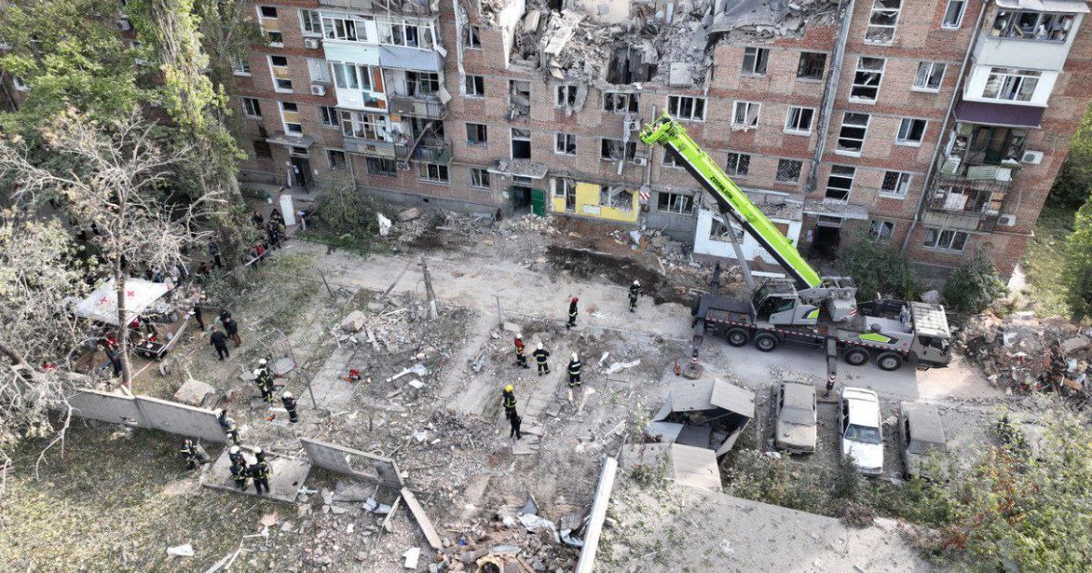 Three People Were Killed and Four More Victims Are Staying under the ...