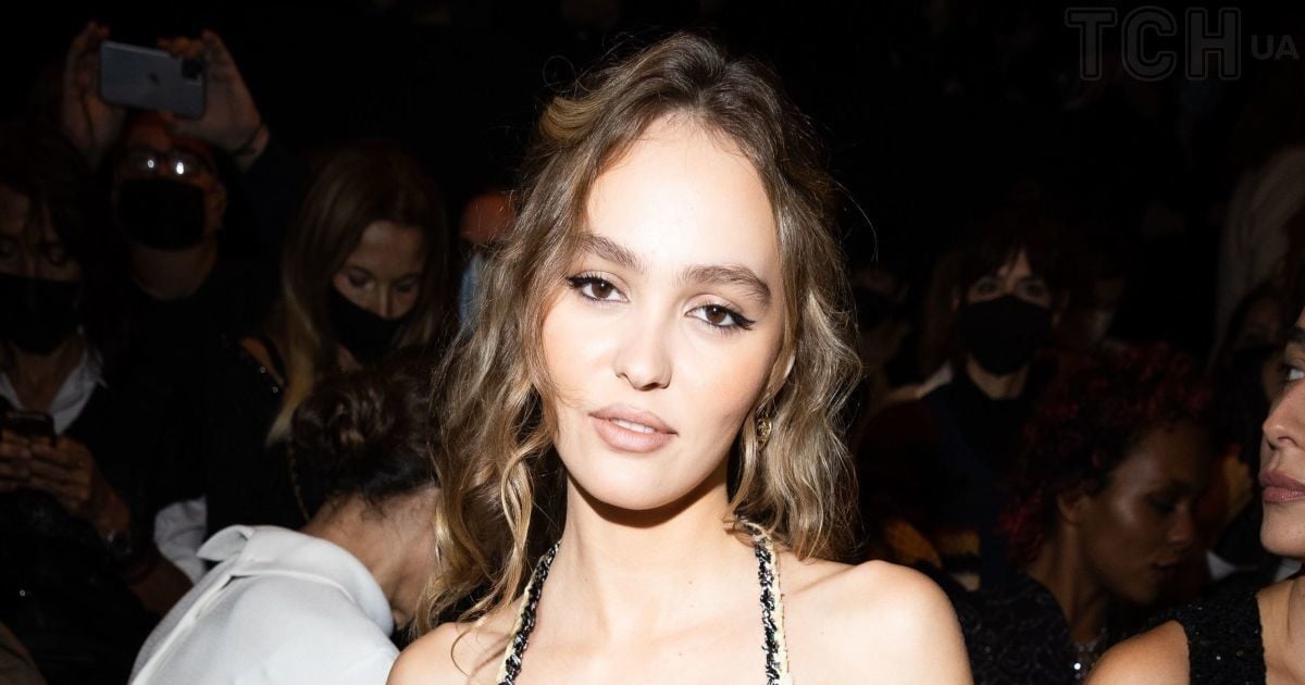 Донька Джонні Деппа показала свою дівчину з якою зустрічається 4 місяці і пристрасні поцілунки