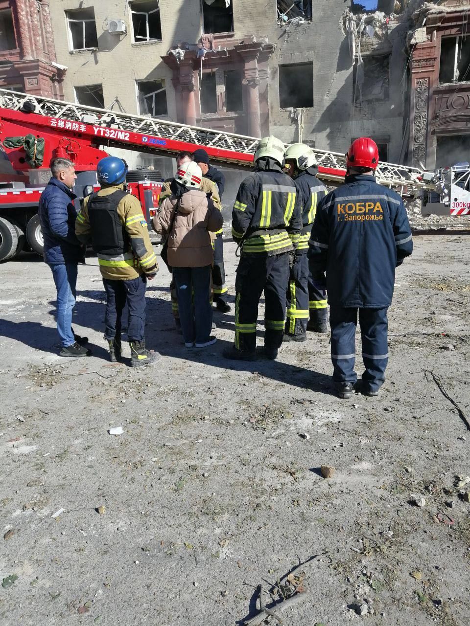 In Zaporizhzhia, more than 40 buildings were damaged after the night ...