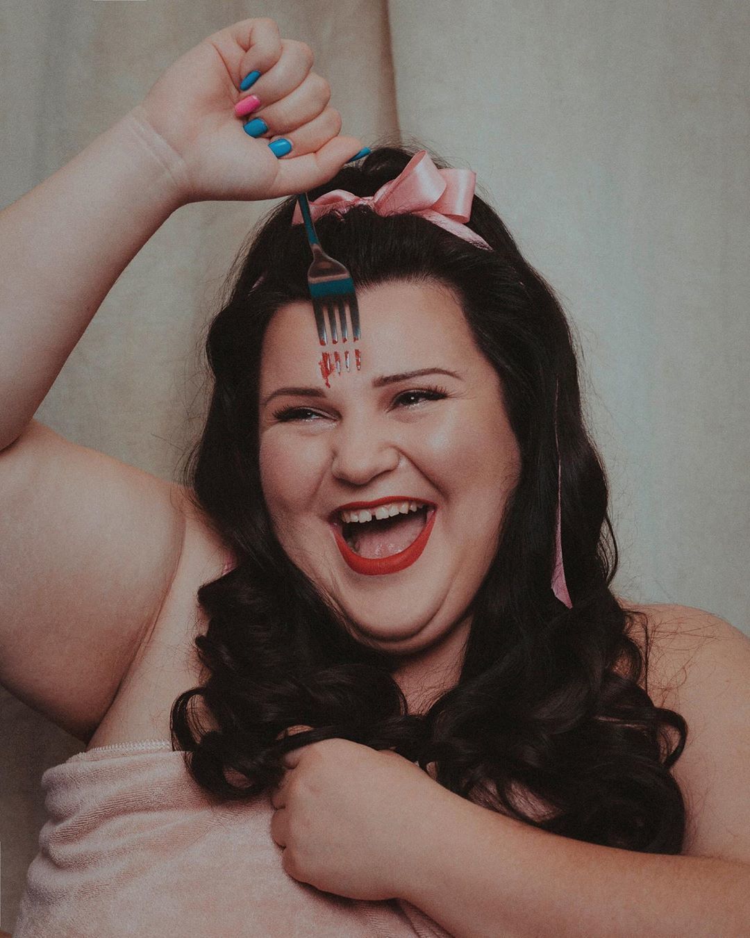 alyona alyona у рушнику на голе тіло - фото — Гламур