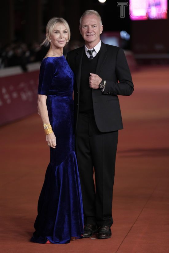 Вона у сукні з голою спиною, а він у стильному костюмі: Стінг відвідав Римський кінофестиваль із ...