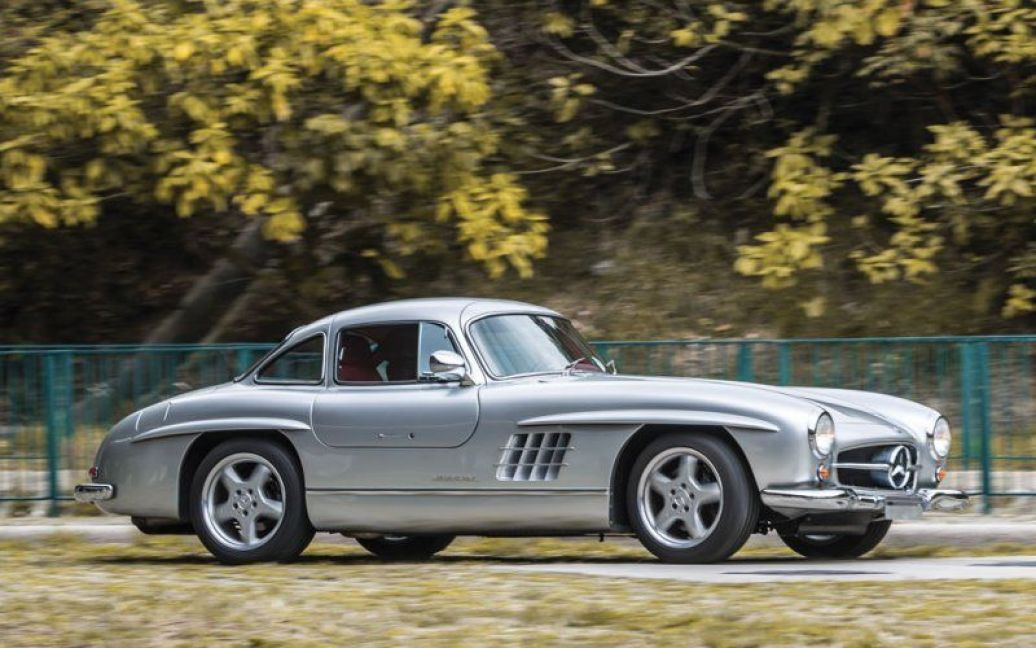 На аукцион выставят эксклюзивный Mercedes-Benz 300SL AMG — Новости — tsn.ua