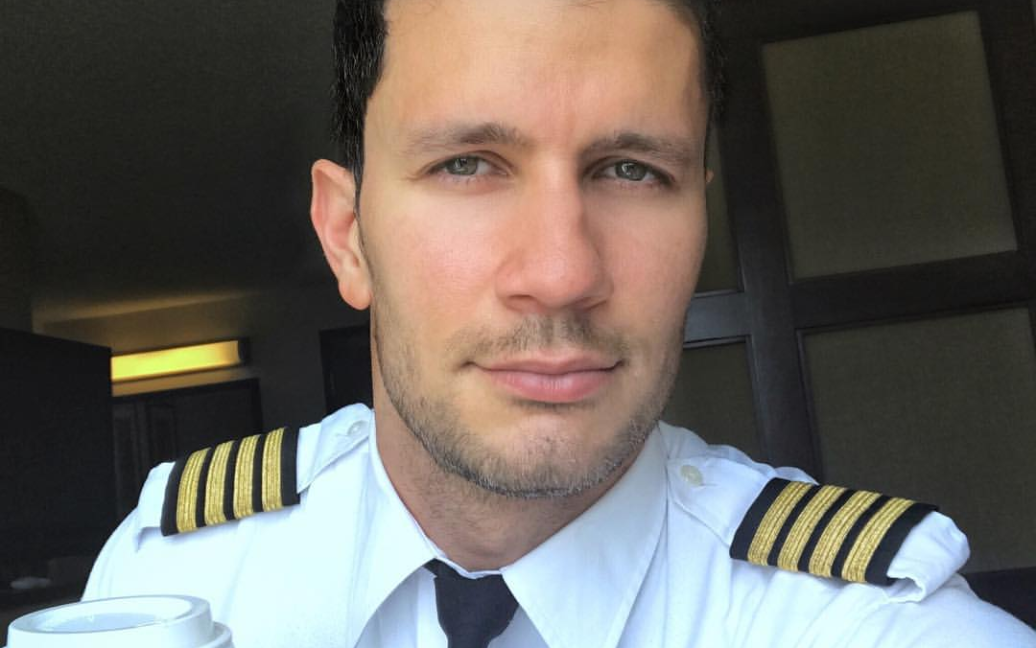 Обнаженный пресс, обольстительная форма пилота и фото со звездами. Что ...